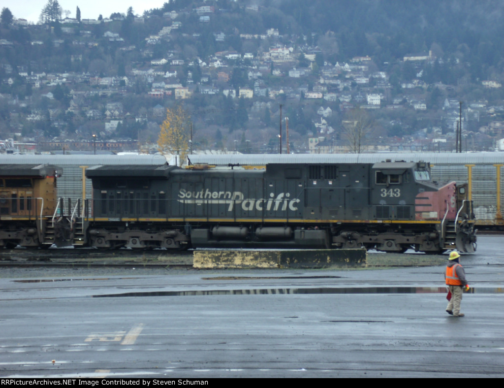 SP 343 at Albina Roundhouse (lead unit on work train!!)
